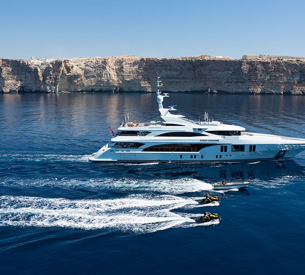 41m superyacht OREOS launched as the latest Benetti Oasis 40M — Yacht ...